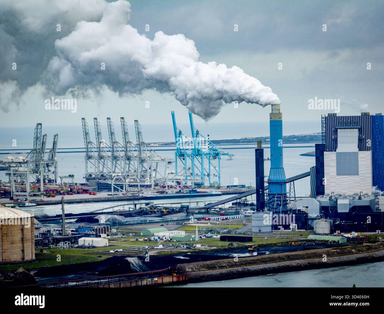 ROTTERDAM - Port of Rotterdam ANP /HOLLANDSE HOOGTE /ROBIN UTRECHT ...