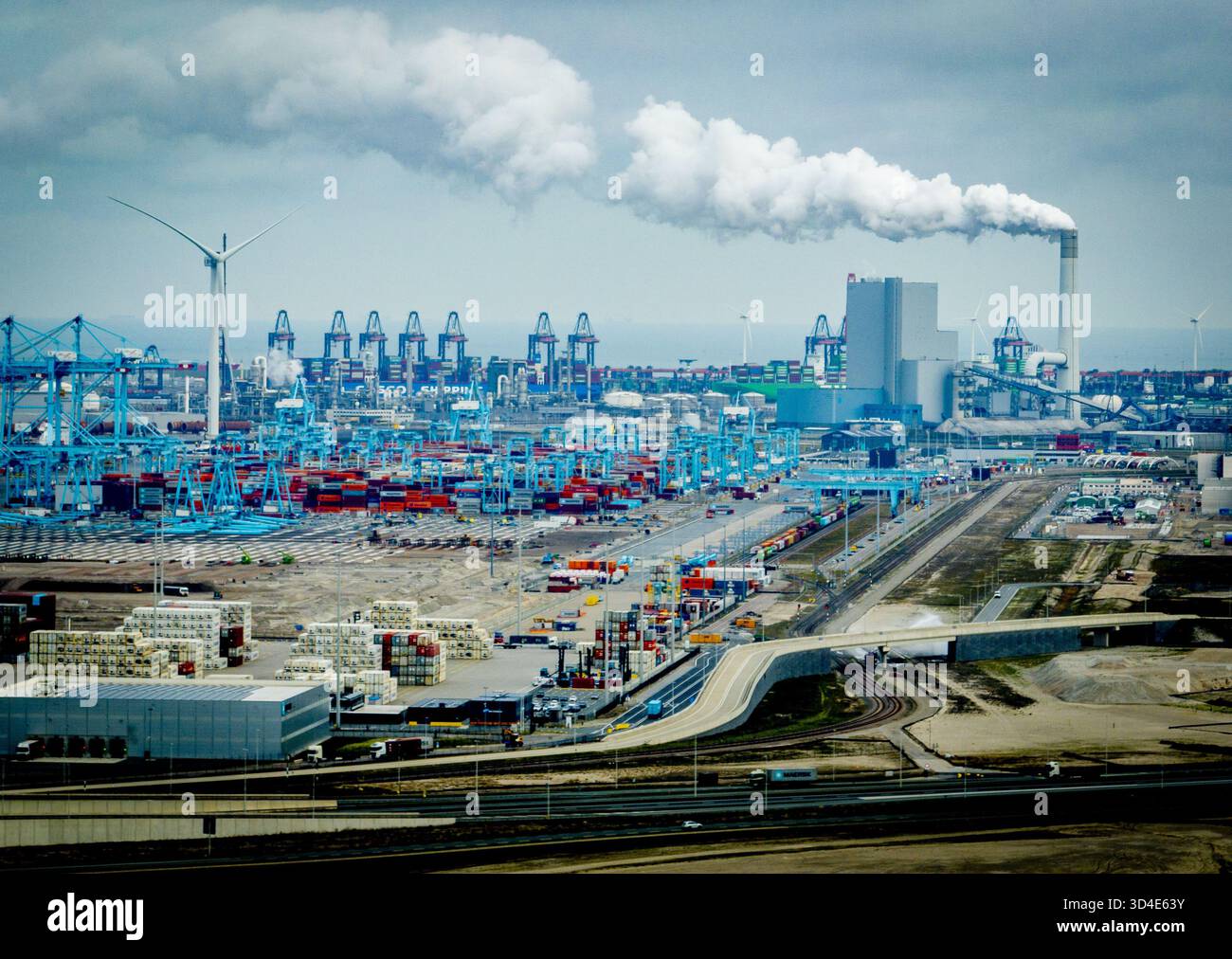 ROTTERDAM - Port of Rotterdam ANP /HOLLANDSE HOOGTE /ROBIN UTRECHT ...