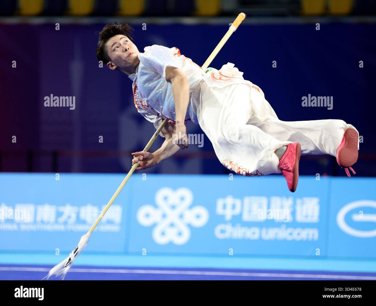 (251110) -- GUANGZHOU, Nov. 10, 2025 (Xinhua) -- Xu Ao of Shandong ...