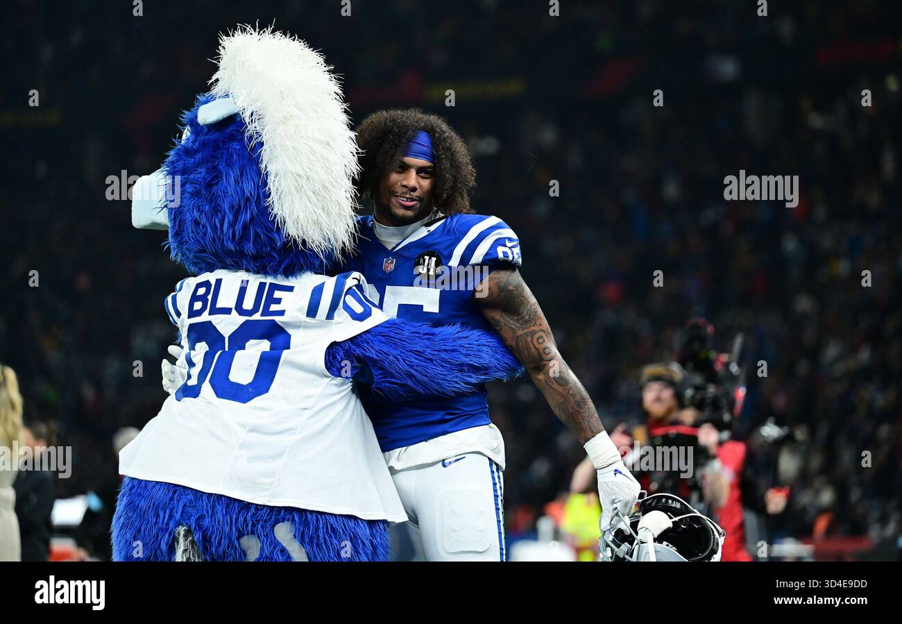 Final cheer, mascot Colts "Blue", Drew Ogletree (Colts) Berlin ...