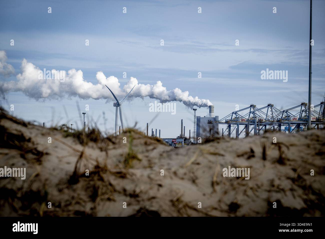 ROTTERDAM - Port of Rotterdam second Maasvlakte container terminal and ...