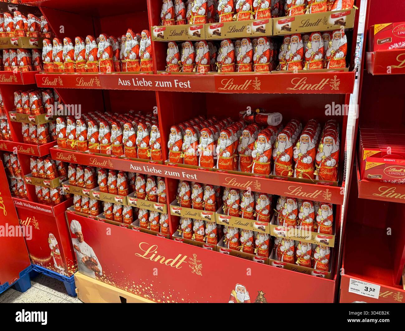 abb/SchokoWeihnachtsmaenner- Rot Weisse Schokoladen Weihnachtsmaenner ...