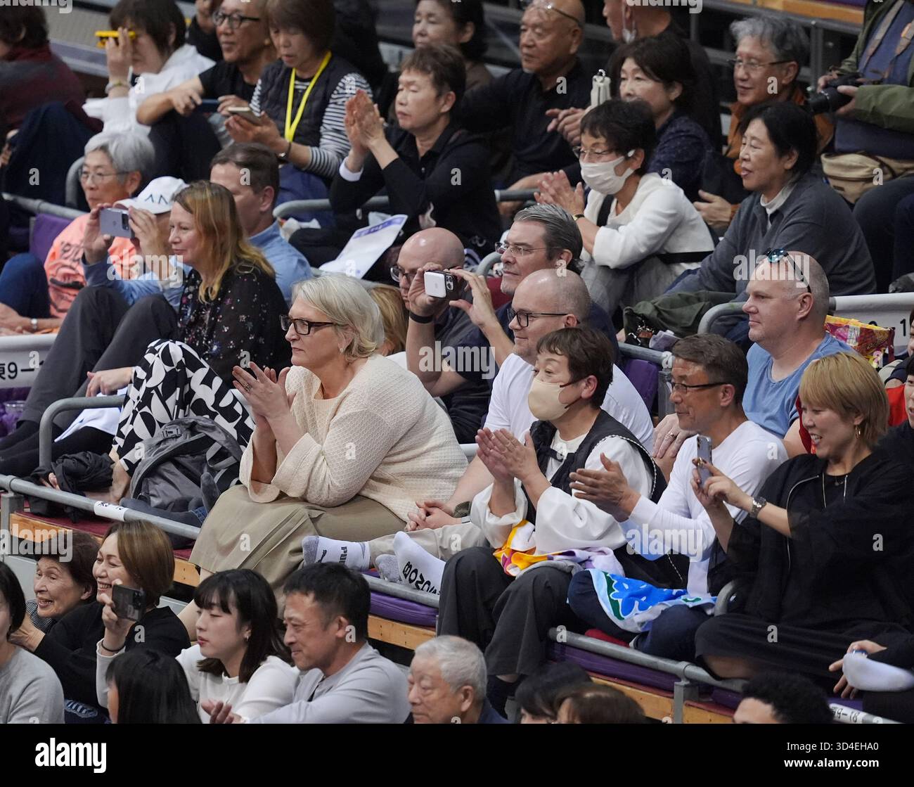 Tourists watch sumo matches in Day 2 of the November Grand Sumo ...