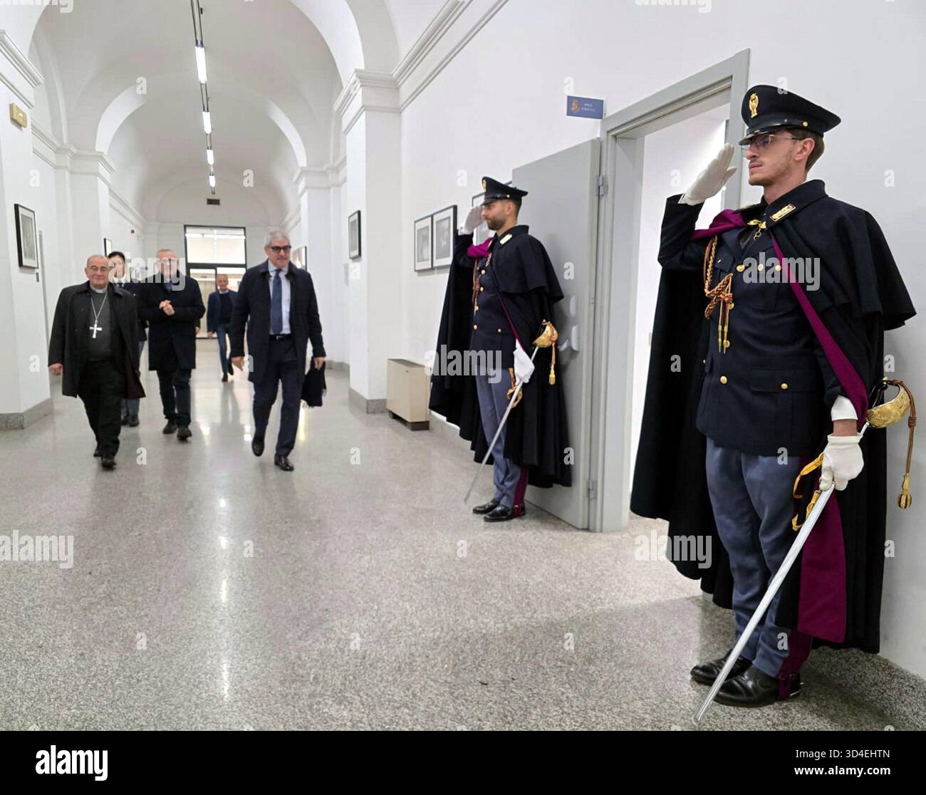 Milan, the Police Chief of Milan welcomes Archbishop Delpini and Deacon ...