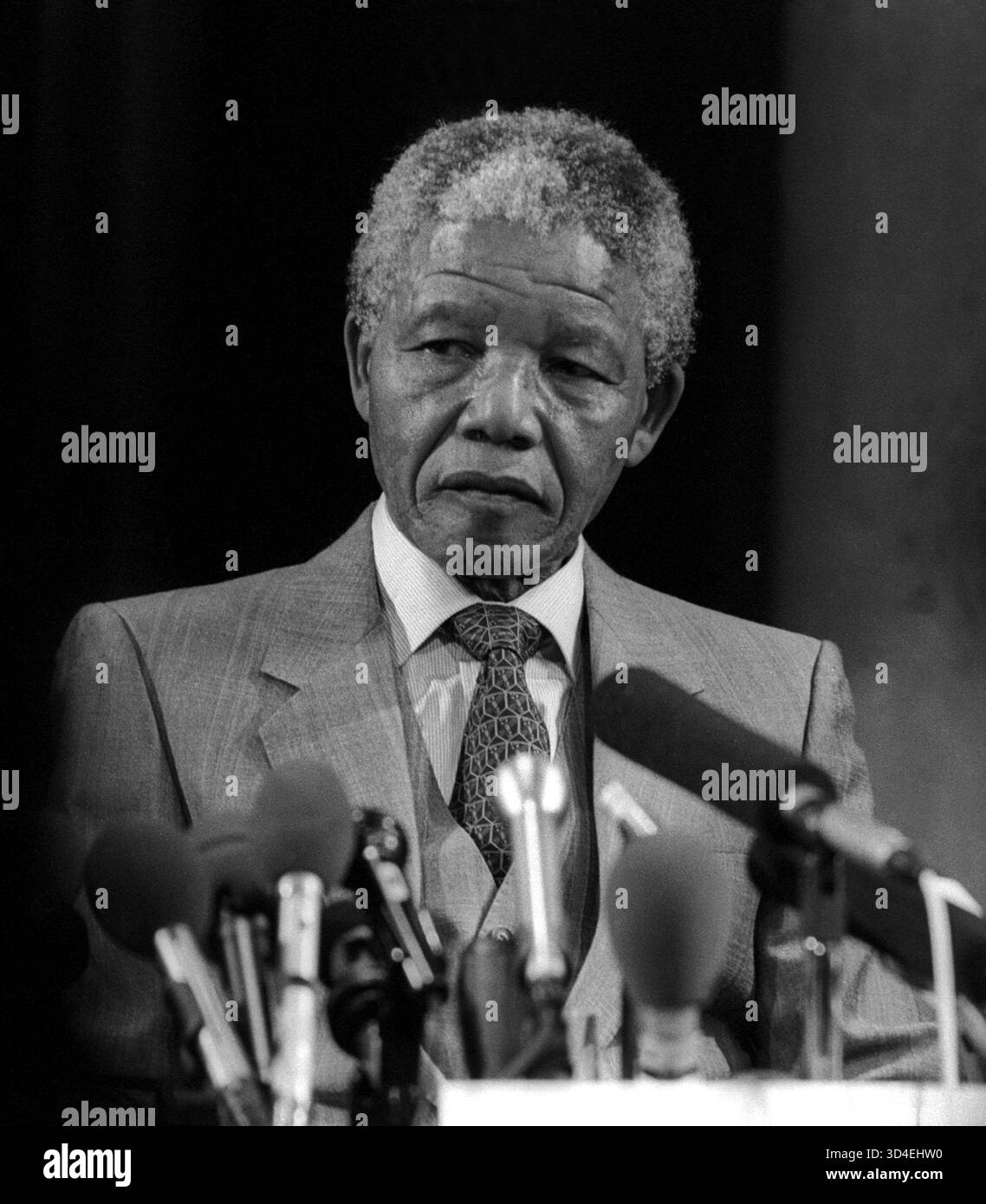 NELSON MANDELA ANC and South Africa leader in Stockholm for meeting ...