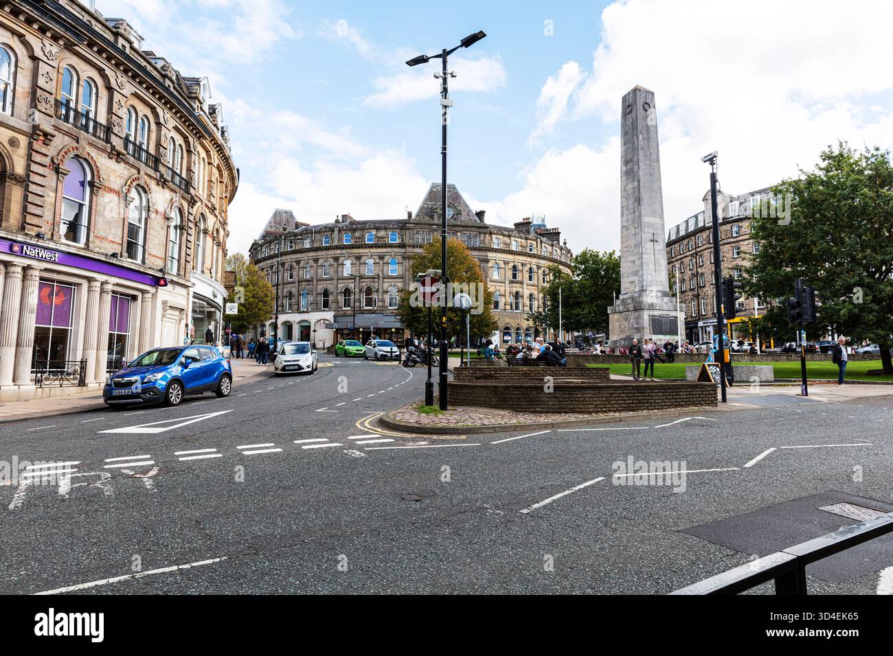 Harrogate, Yorkshire, UK, England, town centre, shops, shopping ...