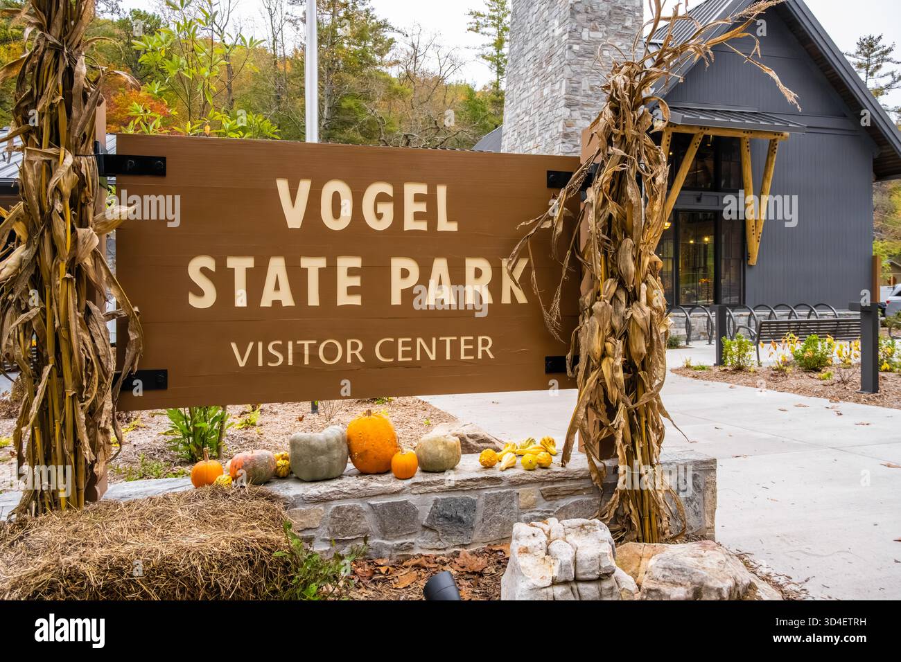 Fall season at the Vogel State Park Visitor Center in Georgia's Blue ...