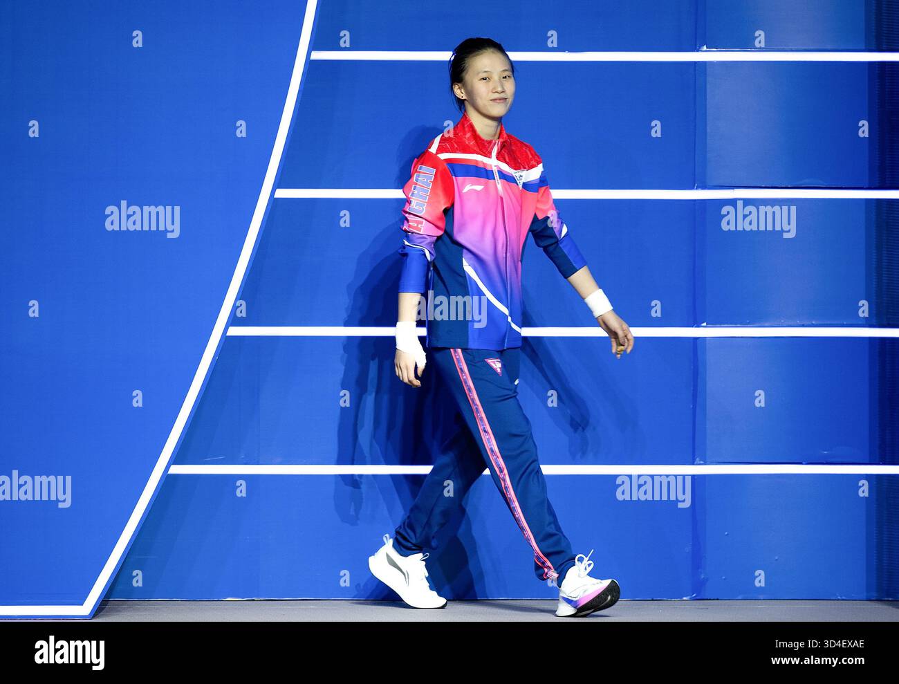 (251110) -- GUANGZHOU, Nov. 10, 2025 (Xinhua) -- Chen Yuxi of Shanghai ...
