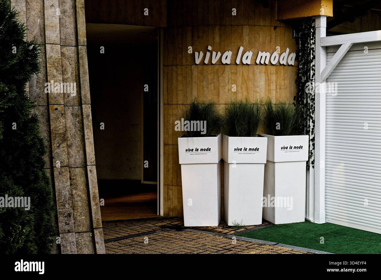 Viva la moda hi-res stock photography and images - Alamy