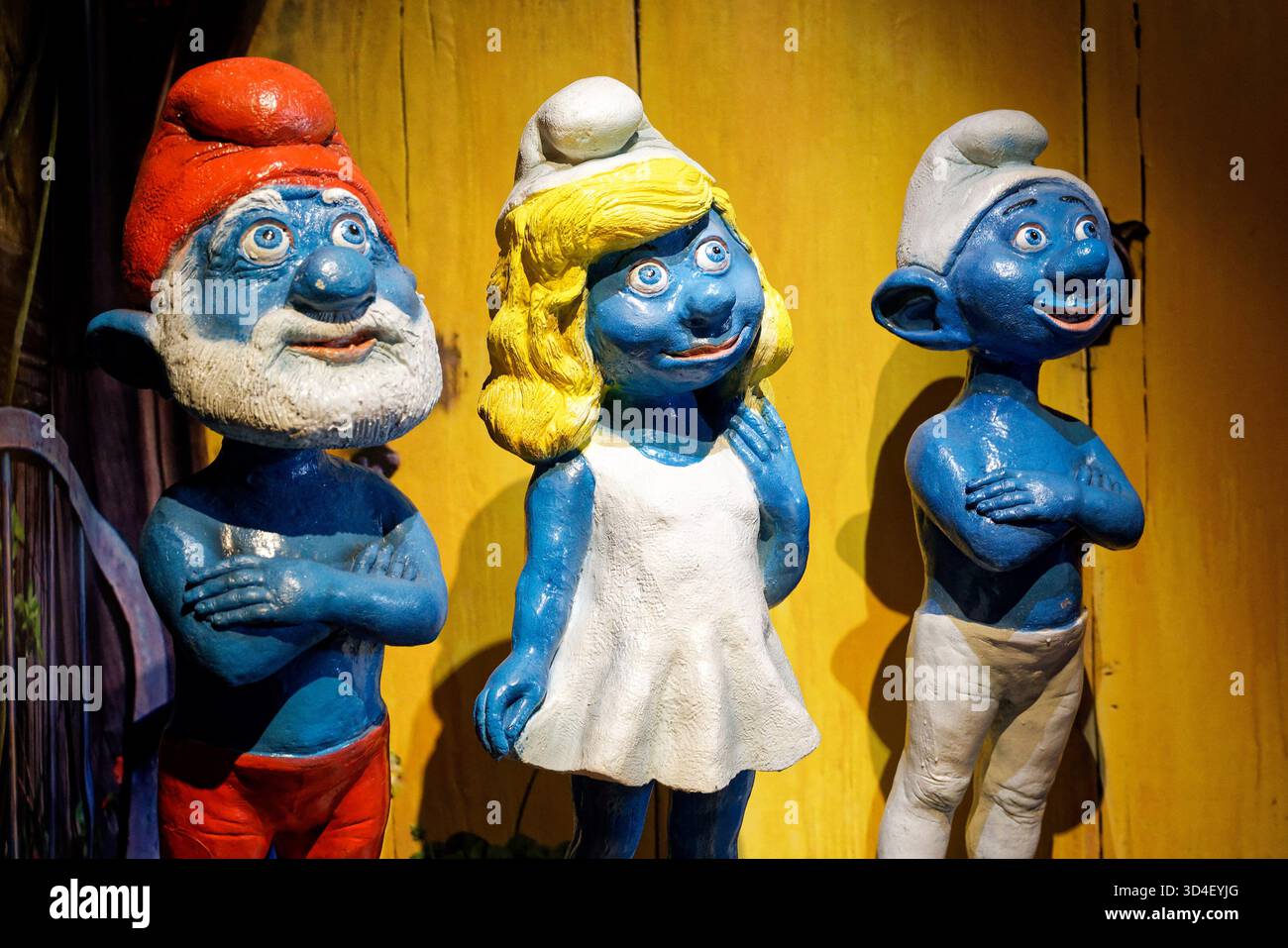 Smurfette hi-res stock photography and images - Alamy