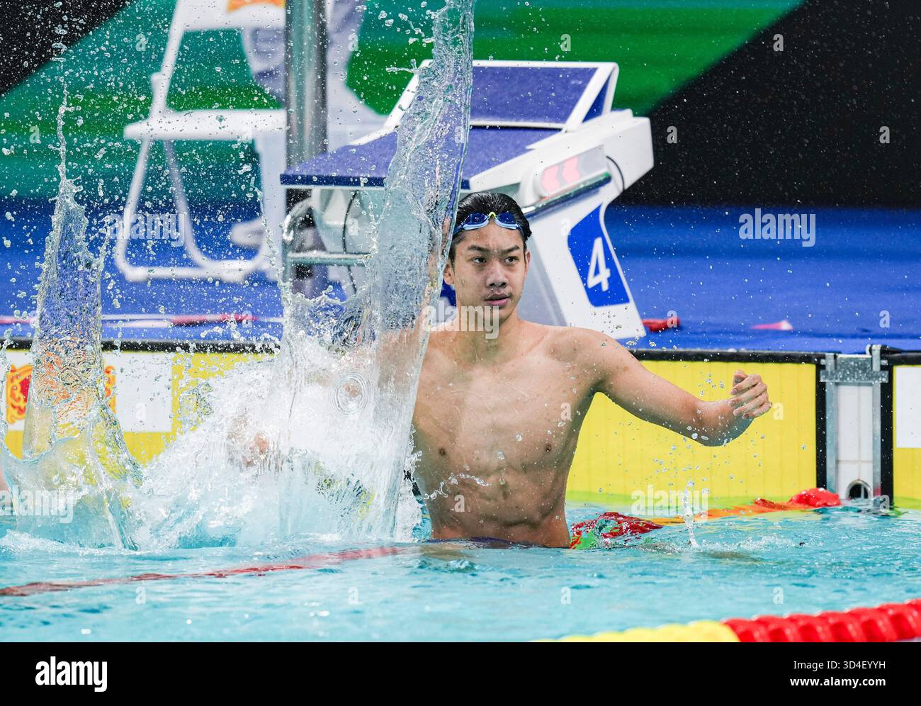 (251110) -- SHENZHEN, Nov. 10, 2025 (Xinhua) -- Zhang Zhanshuo of ...