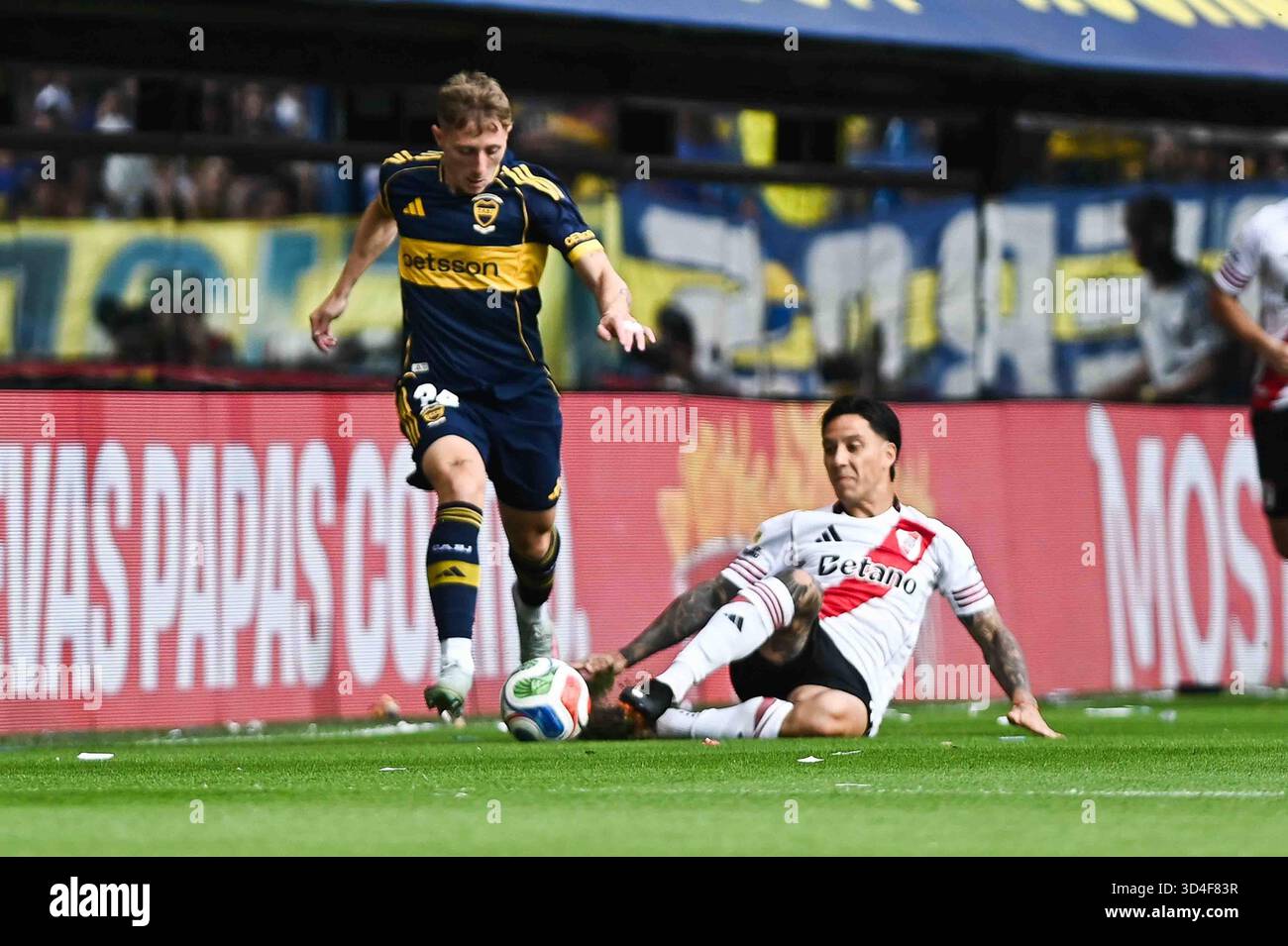 BUENOS AIRES, AR - 09.11.2025: BOCA JUNIORS X RIVER PLATE - Players during the match between ...
