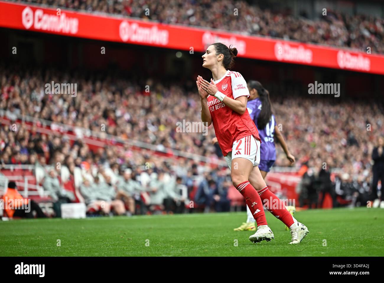 Emily Fox (2 Arsenal) in action during the Barclays Womens Super League ...