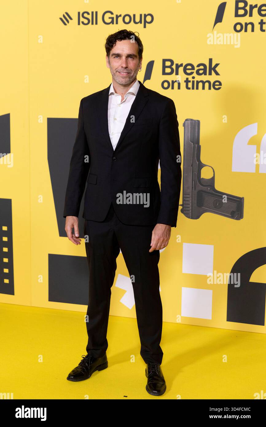 Ciro Miro attends the 'II Premios Break on Time' Photocall at Galería ...
