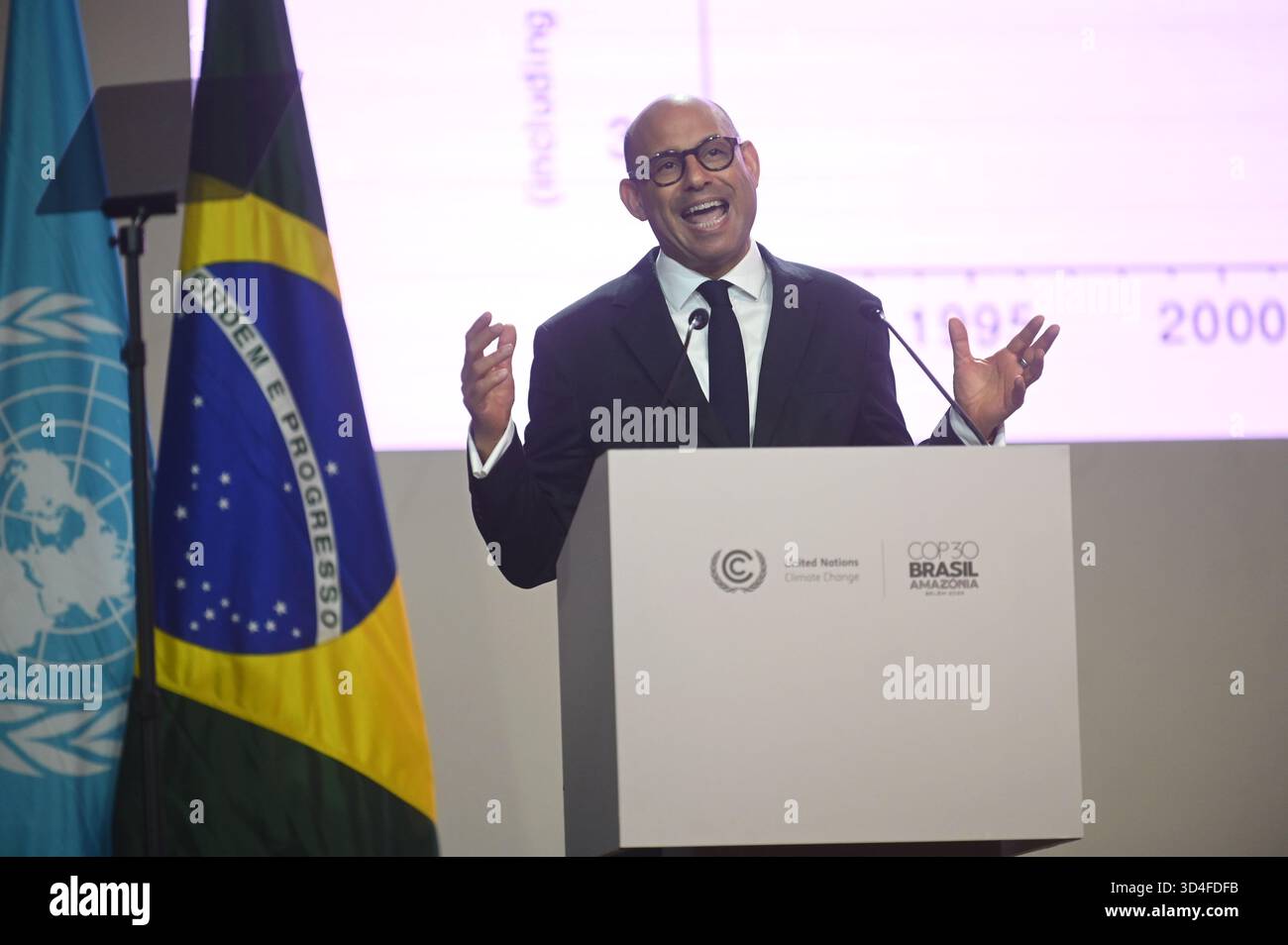 (251110) -- BELEM(BRAZIL), Nov. 10, 2025 (Xinhua) -- Simon Stiell ...