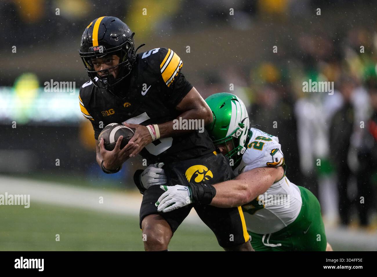 Iowa wide receiver Jacob Gill (5) is tackled by Oregon linebacker Bryce ...