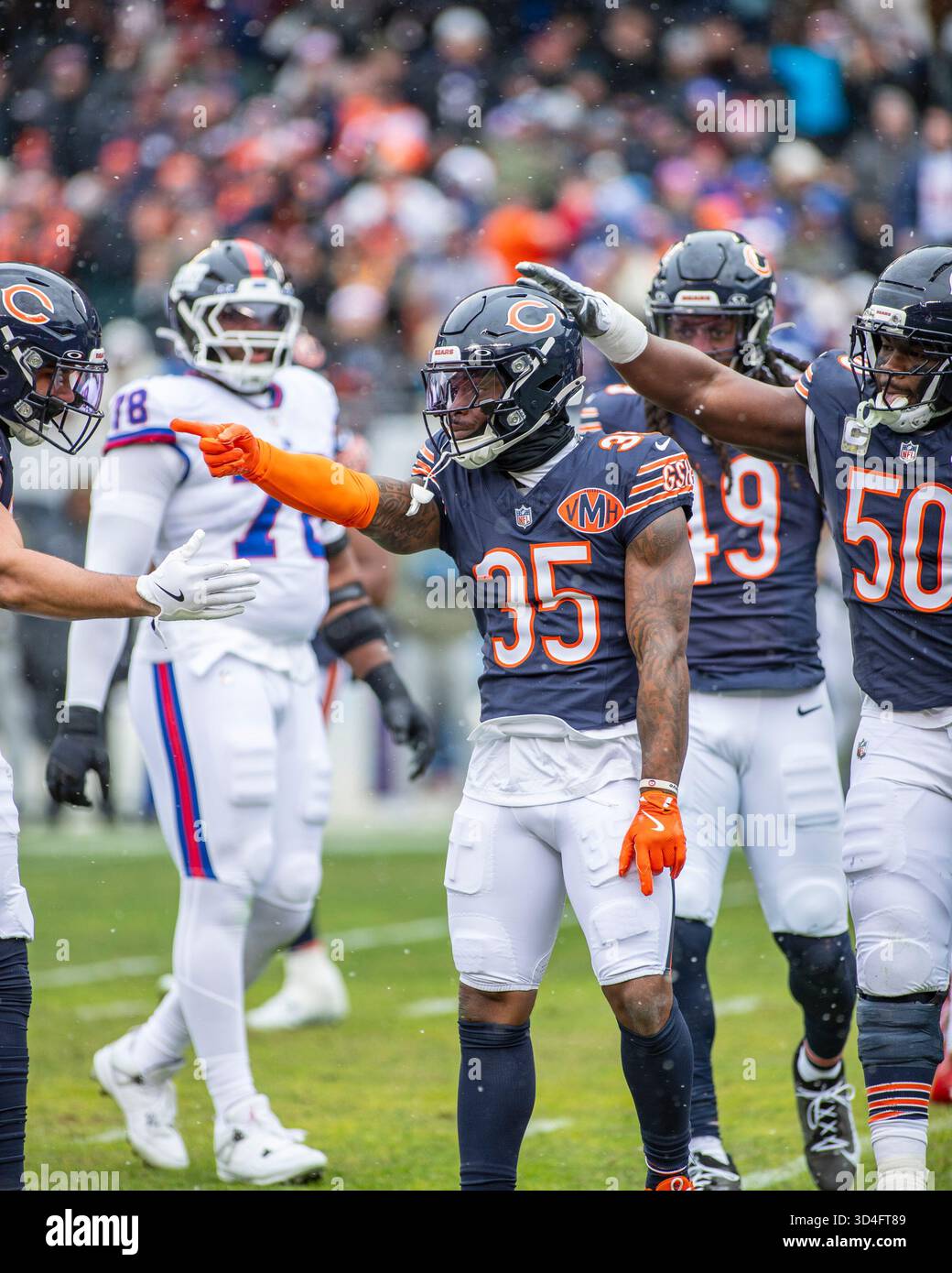 November 9, 2025: Chicago Bears C.J. Gardner-Johnson (35) celebrates ...