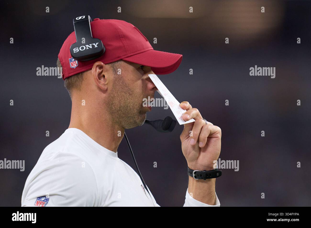 Arizona Cardinals head coach Jonathan Gannon looks on during an NFL ...