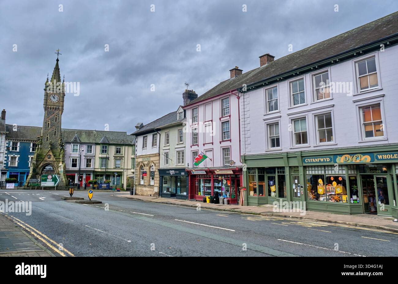 Heol Maengwyn and Clock Tower, Machynlleth, Powys, Wales Stock Photo ...