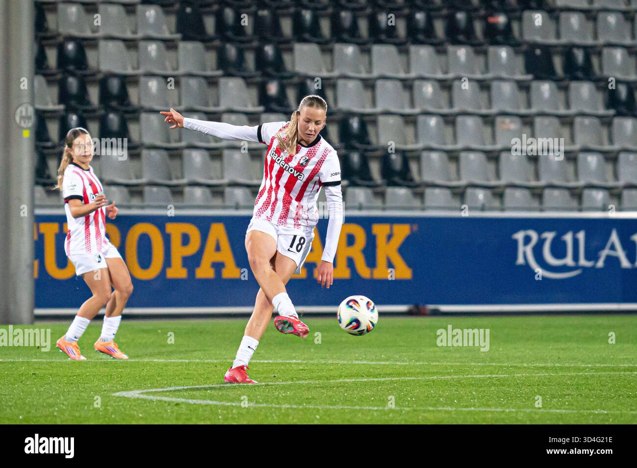 Mia-Lena Maas (18 SC Freiburg) in action during the match between SC ...