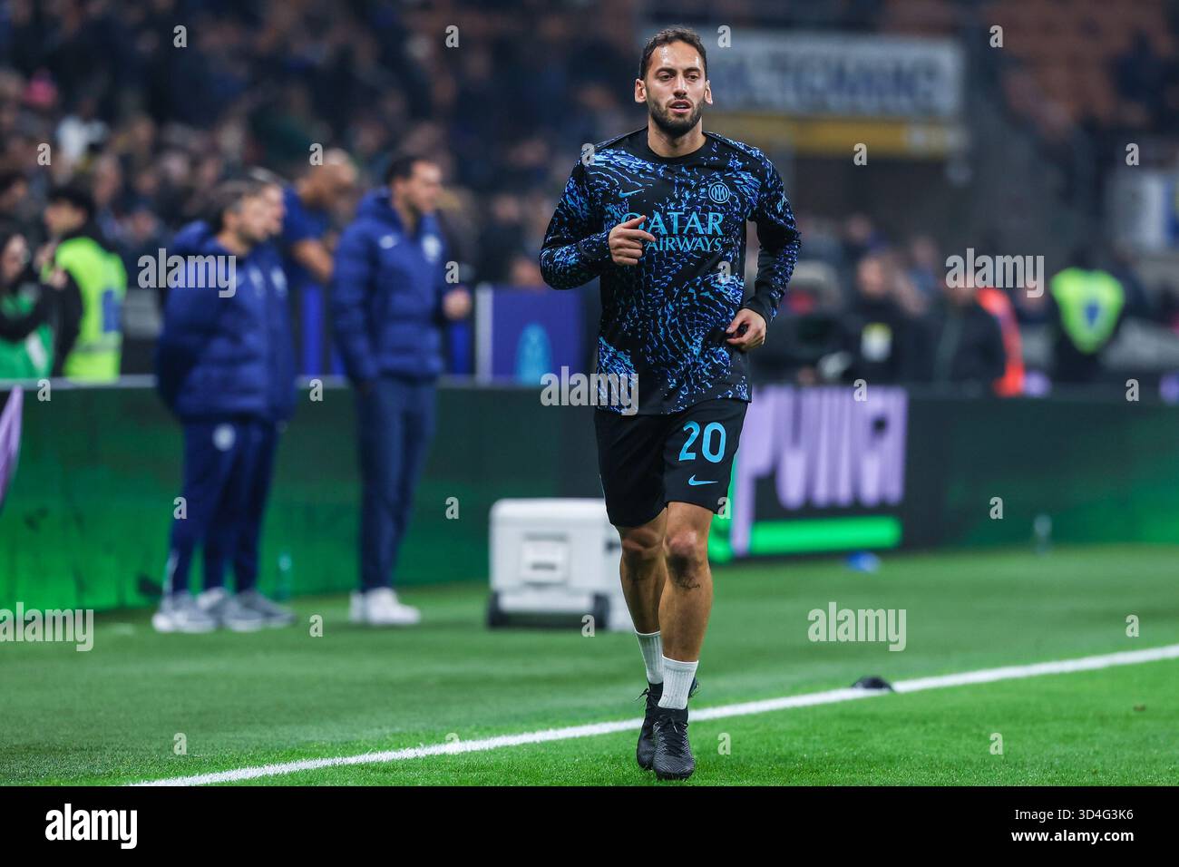 Hakan Calhanoglu of FC Internazionale warms up during Serie A 2025/26 ...