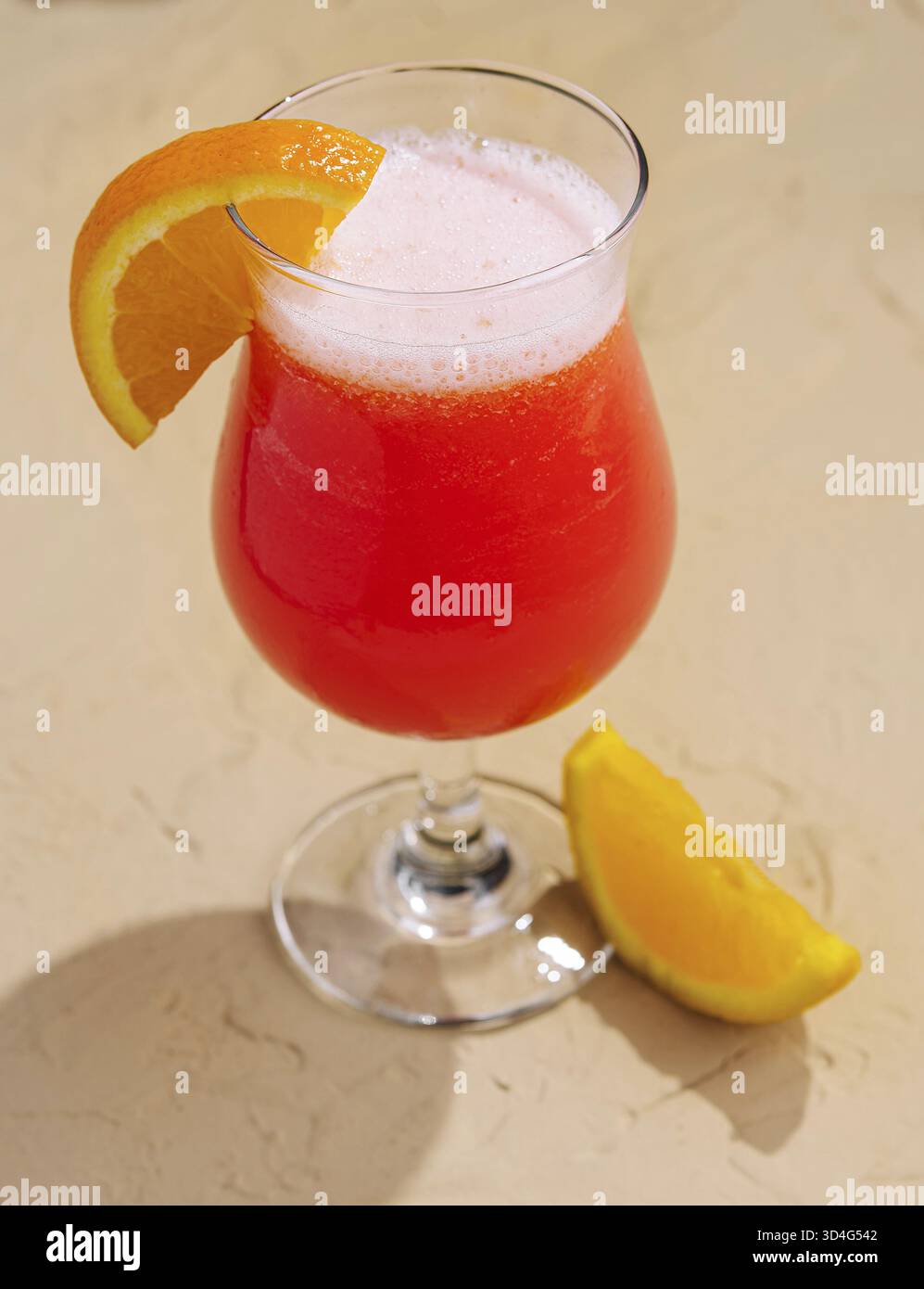 Red alcohol cocktail hi-res stock photography and images - Alamy