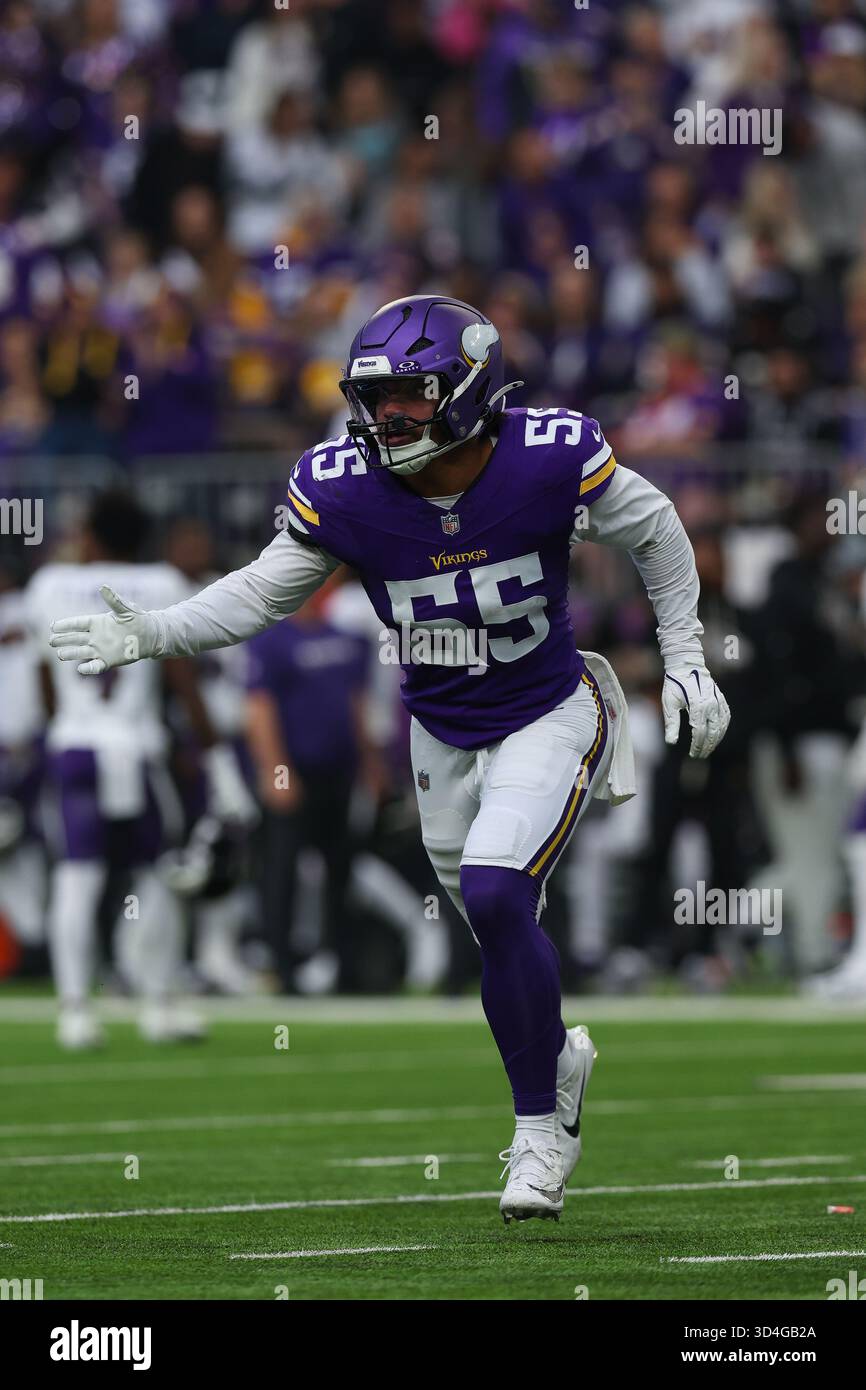 Minnesota Vikings linebacker Eric Wilson moves across the field against ...