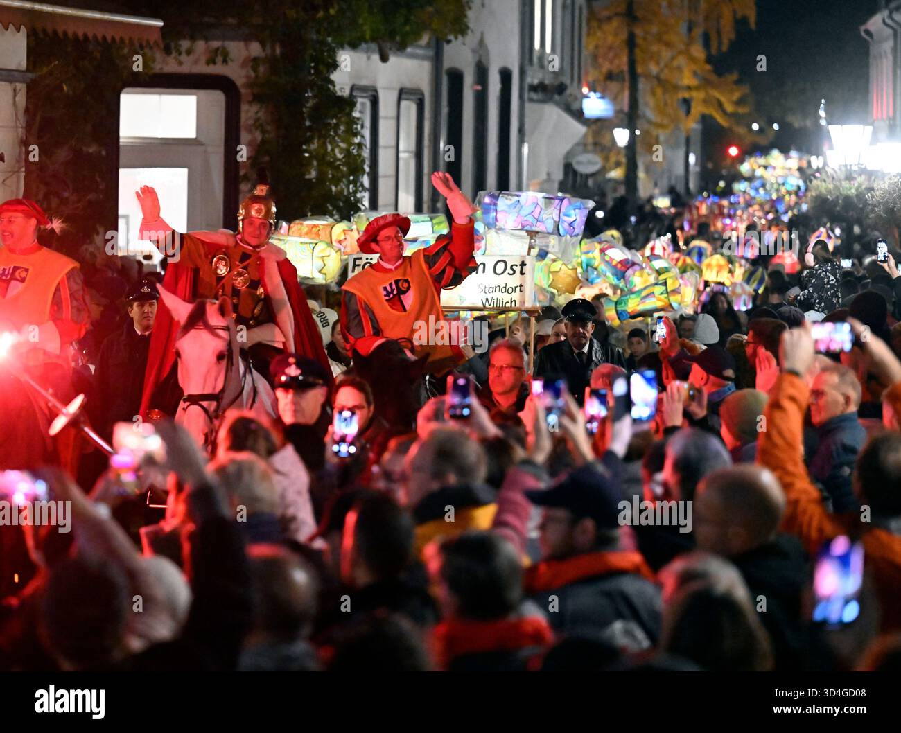 10 November 2025, North Rhine-Westphalia, Kempen: St. Martin ...