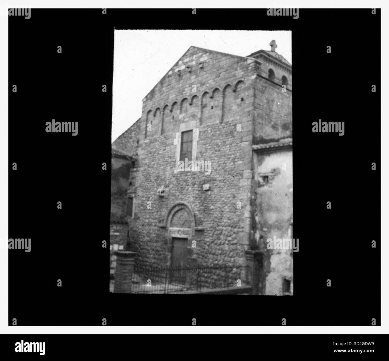 This 1933 photograph by Antoni Gallardo i Garriga shows the facade of ...