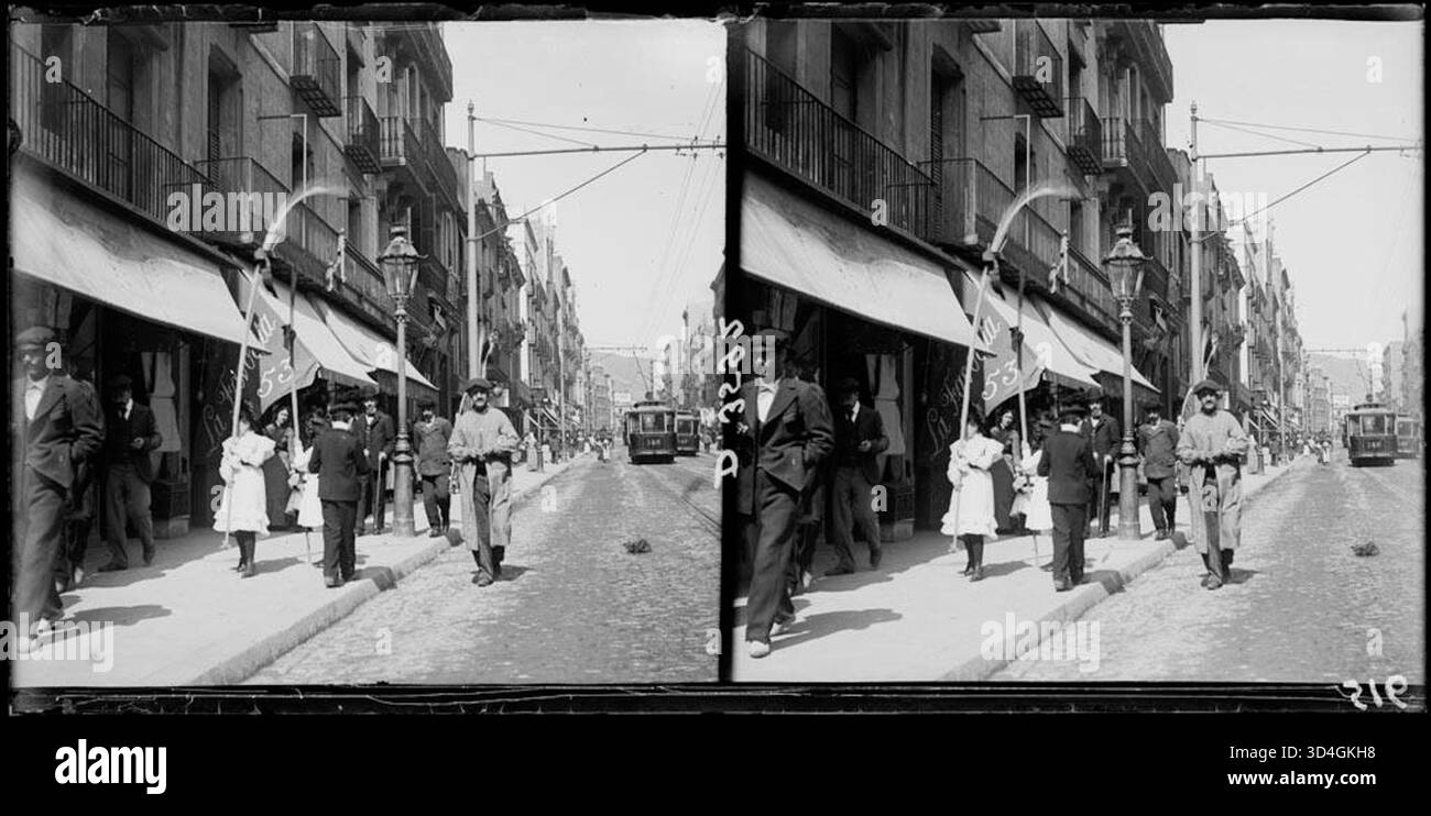 Photograph by Antoni Bartumeus i Casanovas from 1902, showing people ...