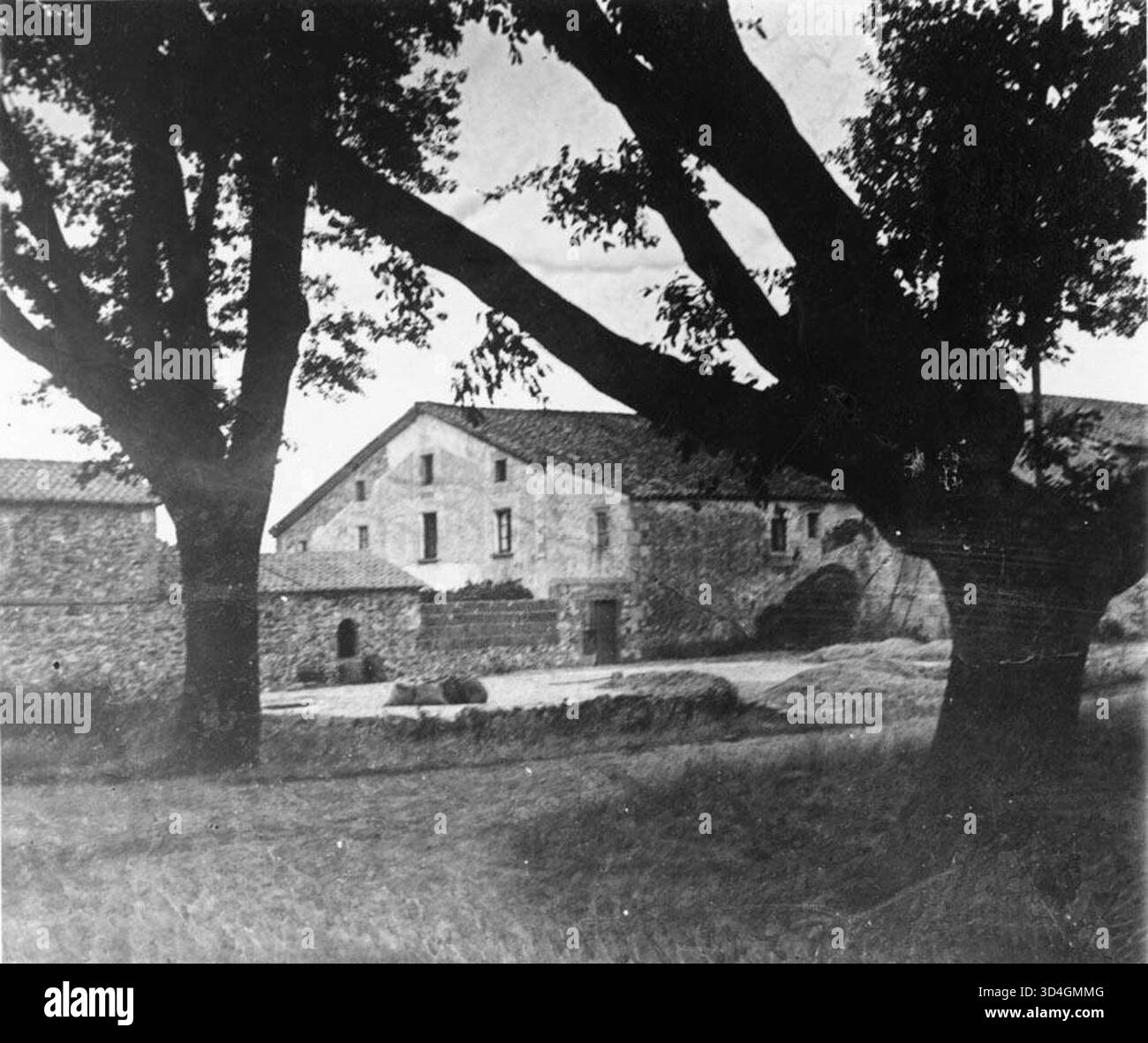 Traditional catalan farmhouse Black and White Stock Photos & Images - Alamy