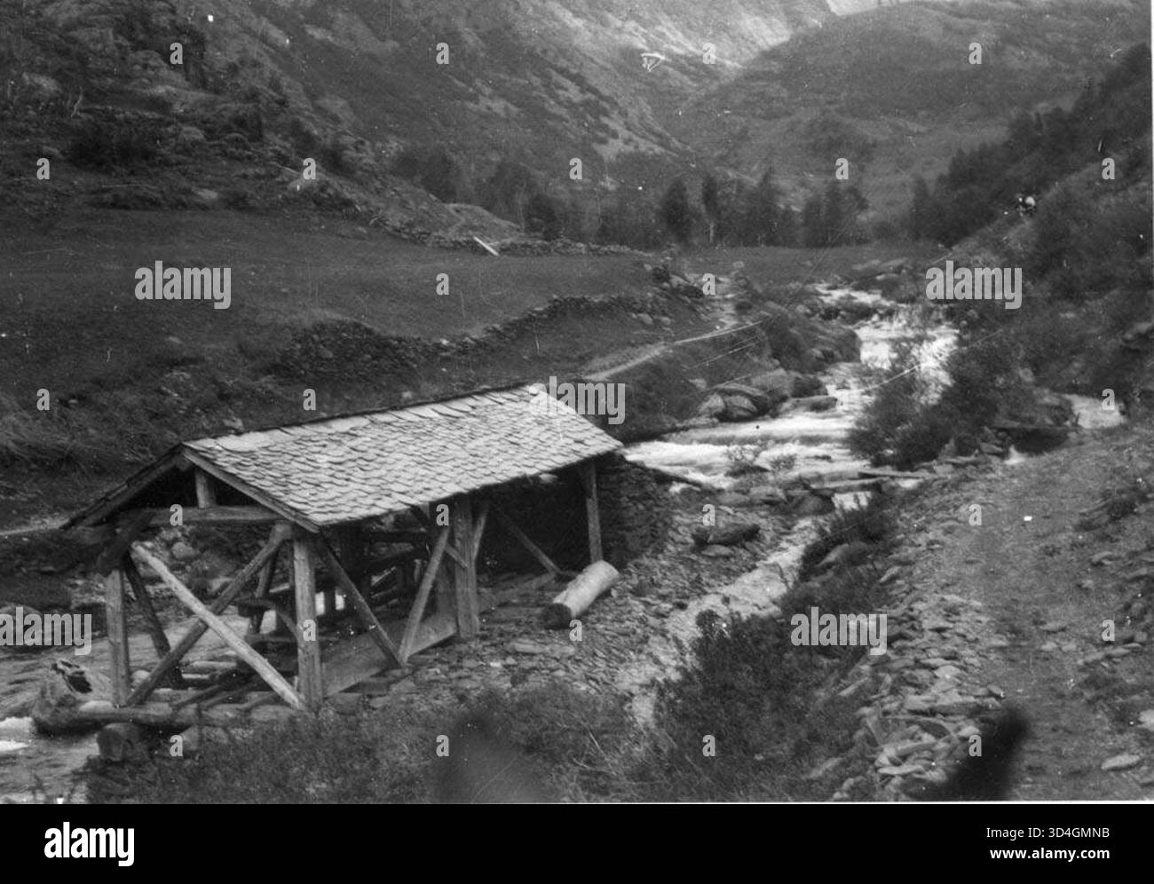 Wood cutting process Black and White Stock Photos & Images - Alamy
