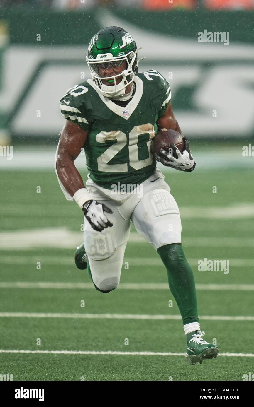 New York Jets' Breece Hall runs the ball during an NFL football game ...