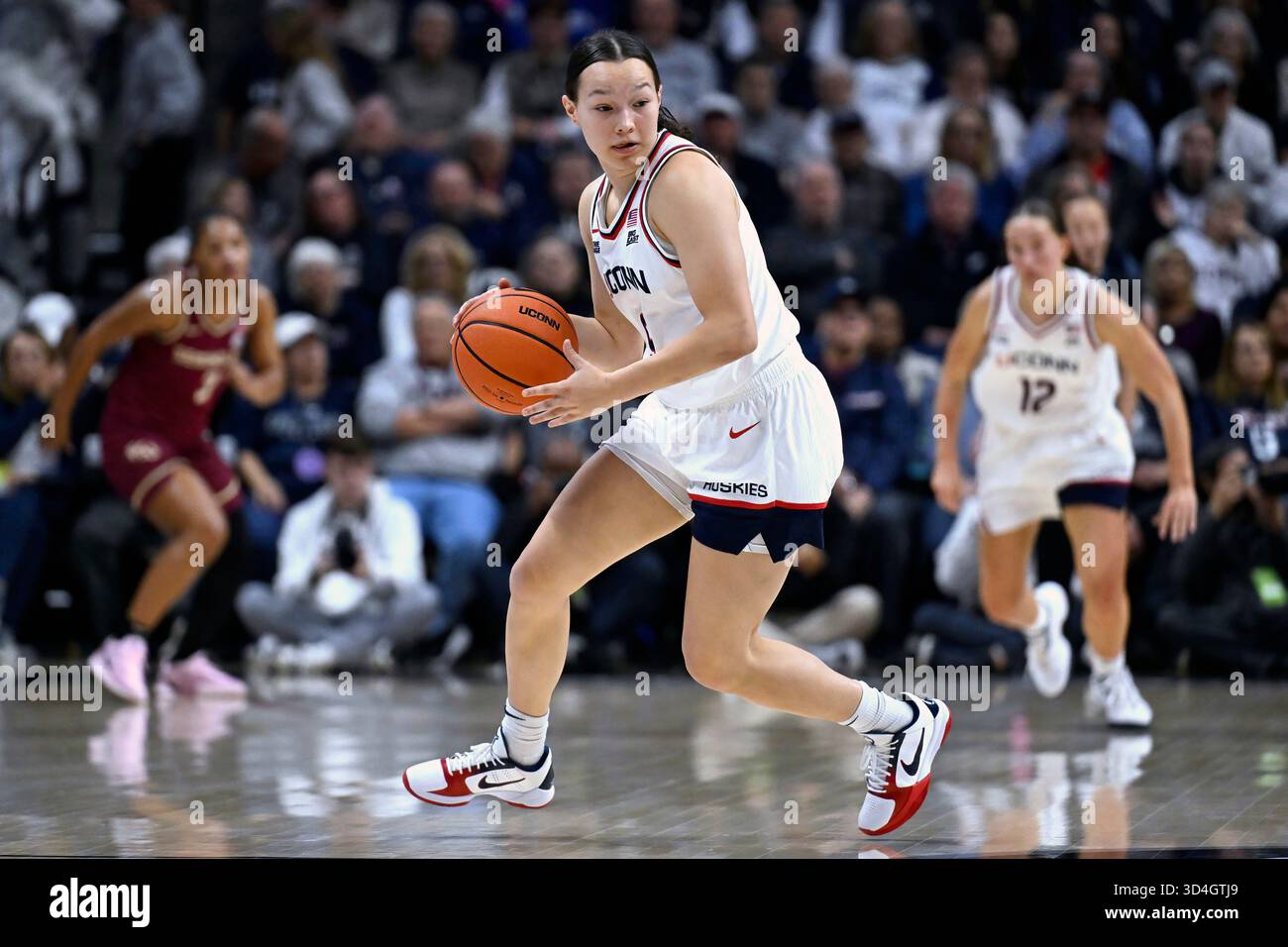 UConn guard Kayleigh Heckel (9) in the first half of an NCAA college ...
