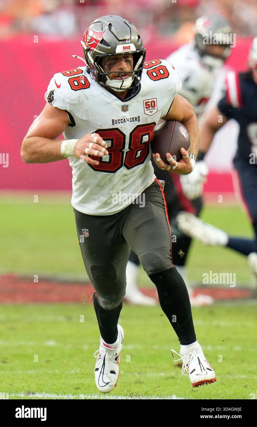 Tampa Bay Buccaneers tight end Cade Otton (88) against the New England ...
