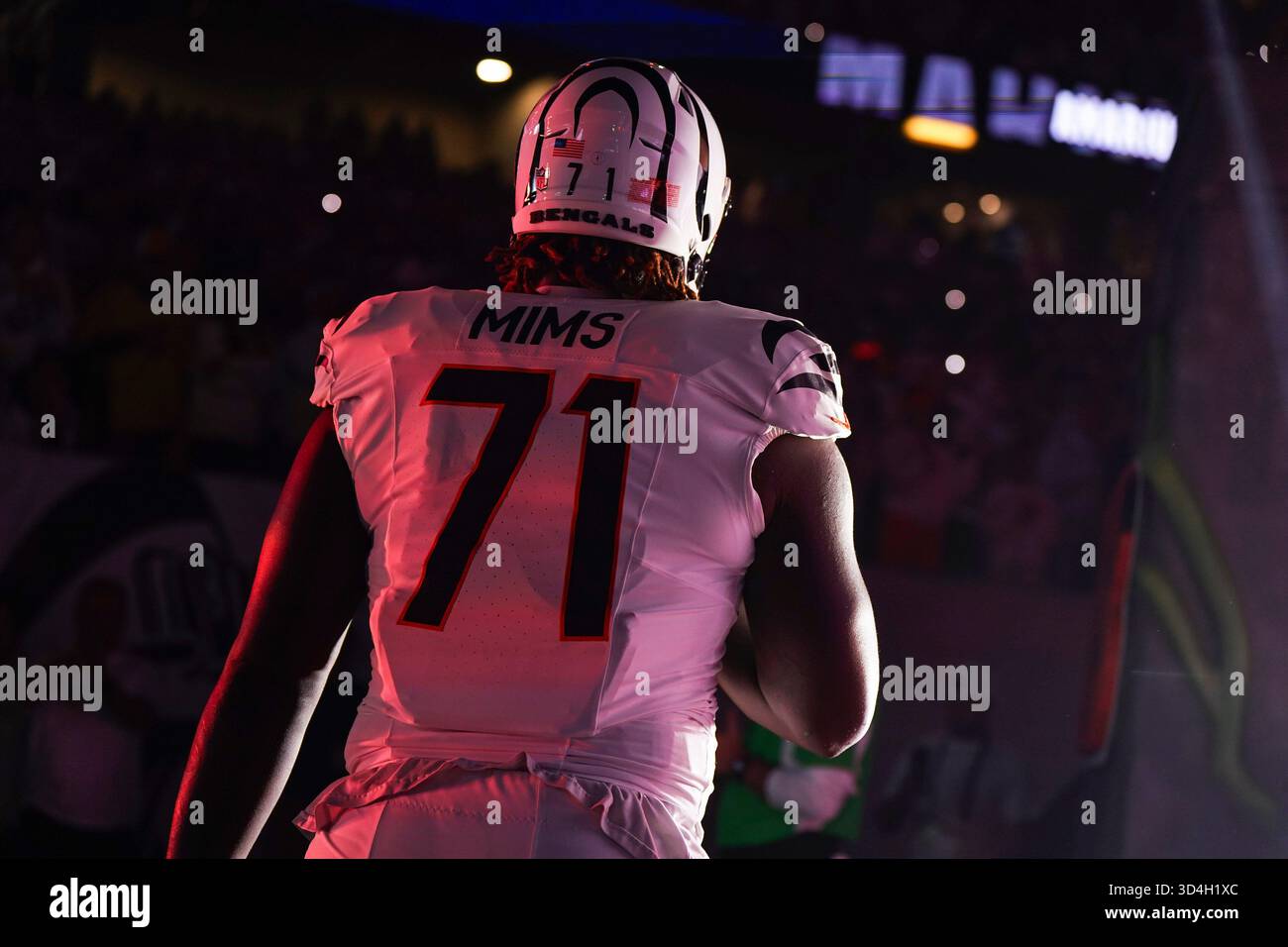 Cincinnati Bengals offensive tackle Amarius Mims (71) runs out of the ...