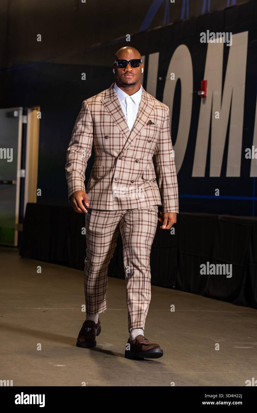 Seattle Seahawks running back Kenneth Walker III (9) arrives before an ...