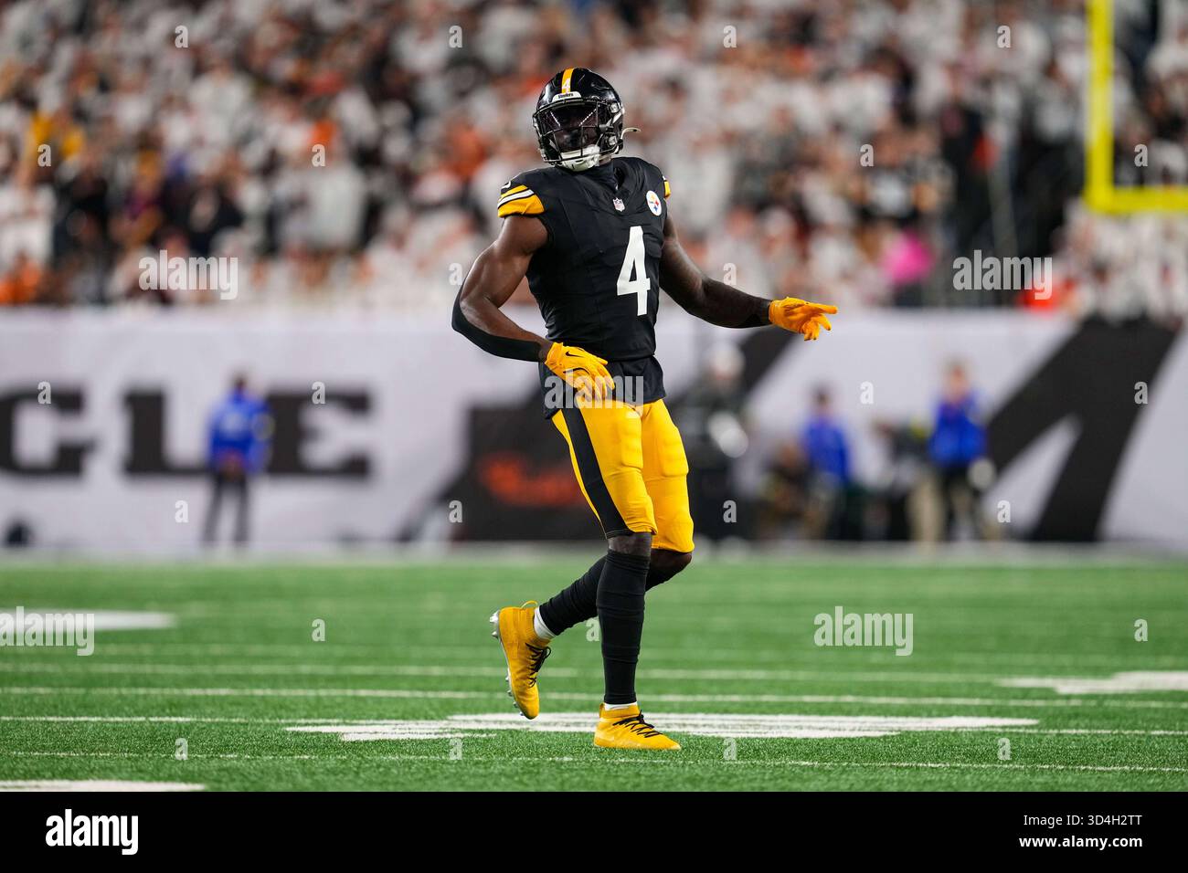 Pittsburgh Steelers wide receiver DK Metcalf (4) looks on during an NFL ...