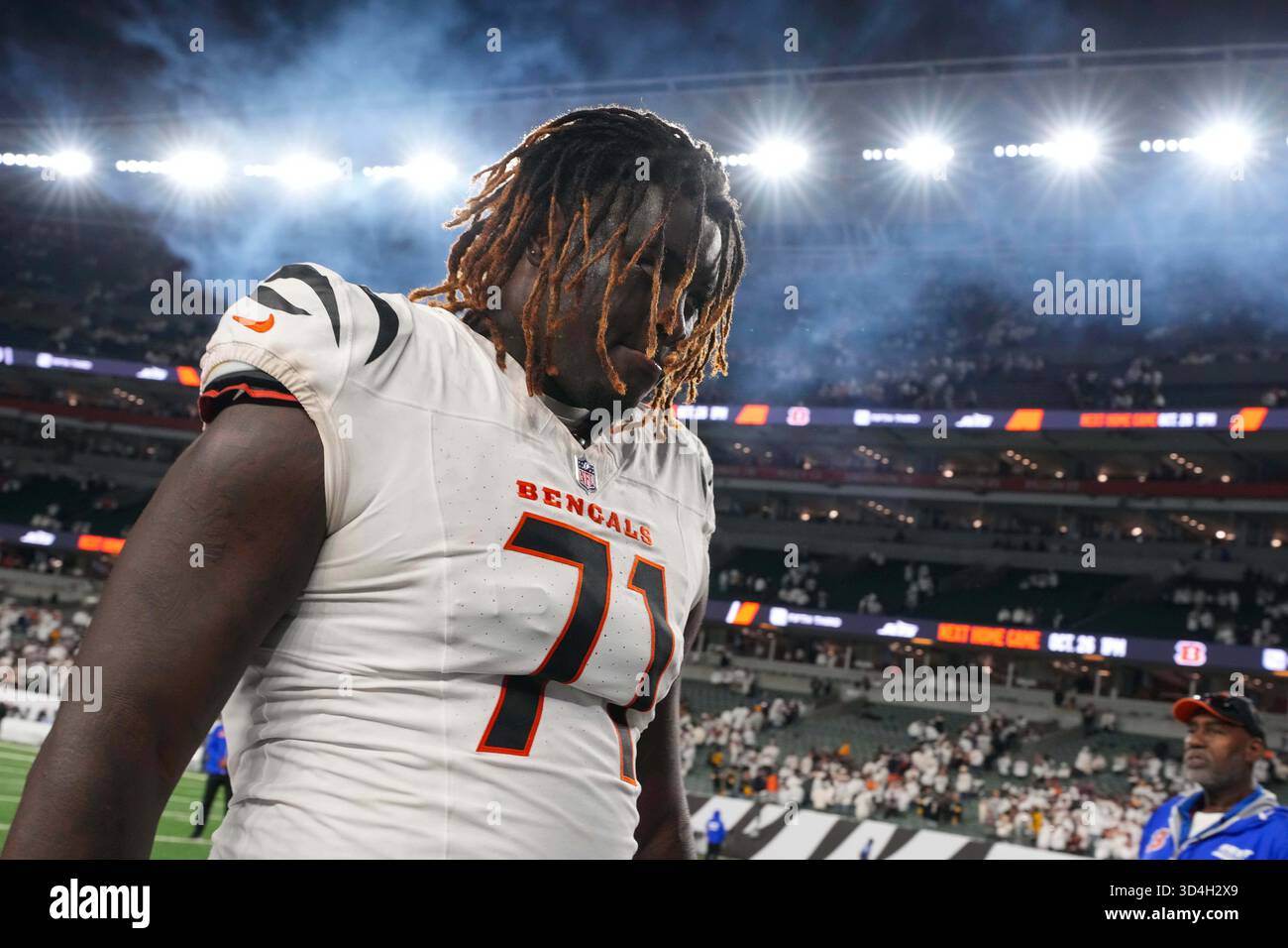 Cincinnati Bengals offensive tackle Amarius Mims (71) walks off the ...