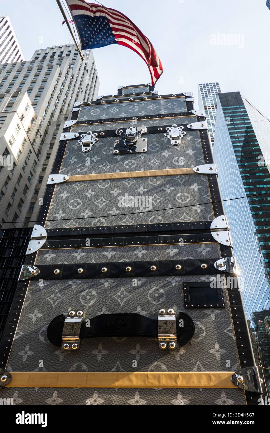 Louis Vuitton Fifth Avenue flagship store is covered in scaffolding ...