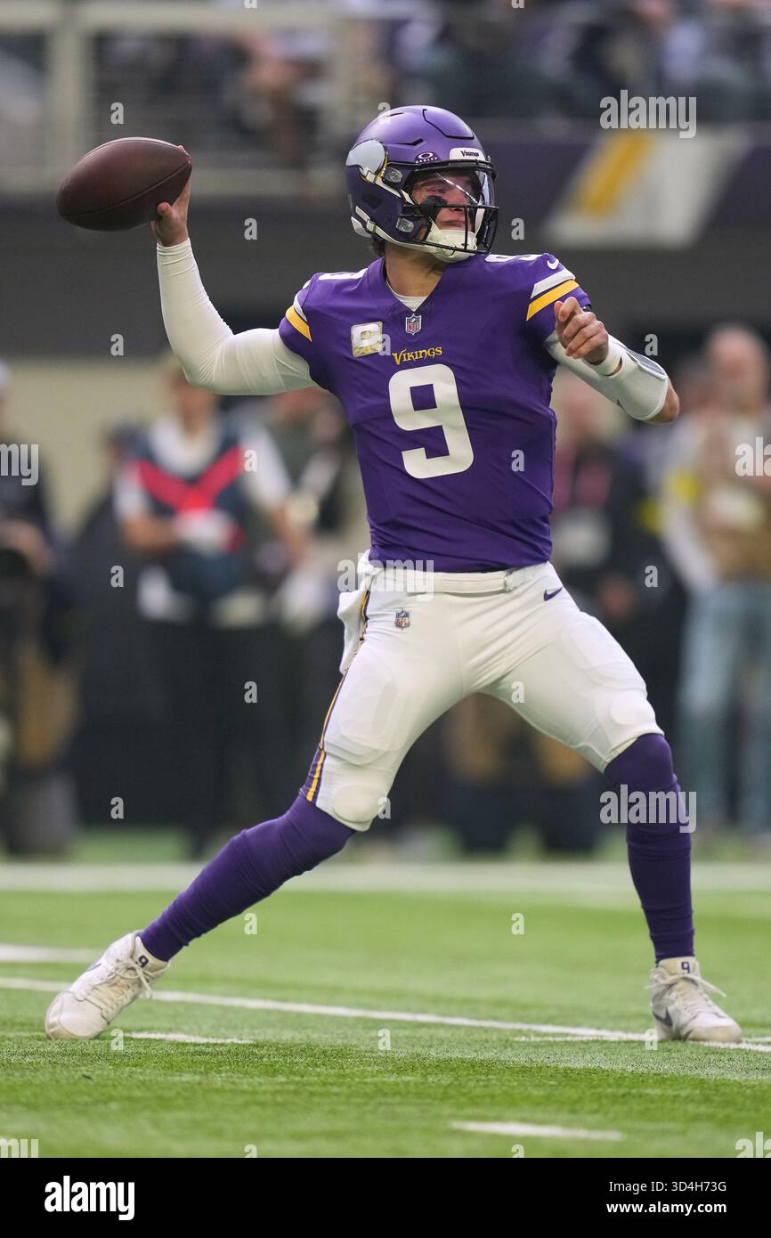 Minnesota Vikings quarterback J.J. McCarthy (9) passes during the first ...