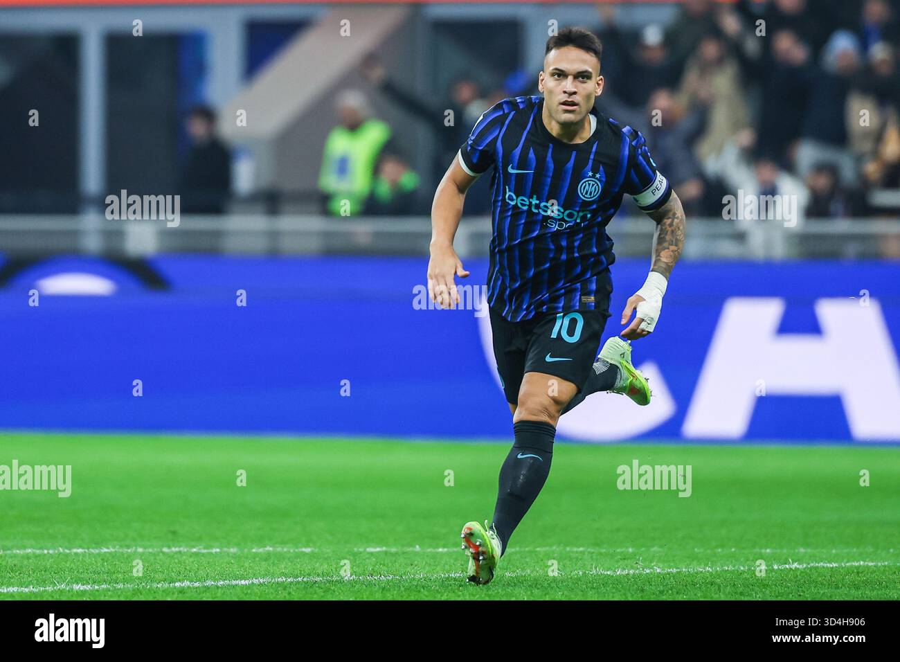 Lautaro Martinez of FC Internazionale celebrates after scoring a goal ...