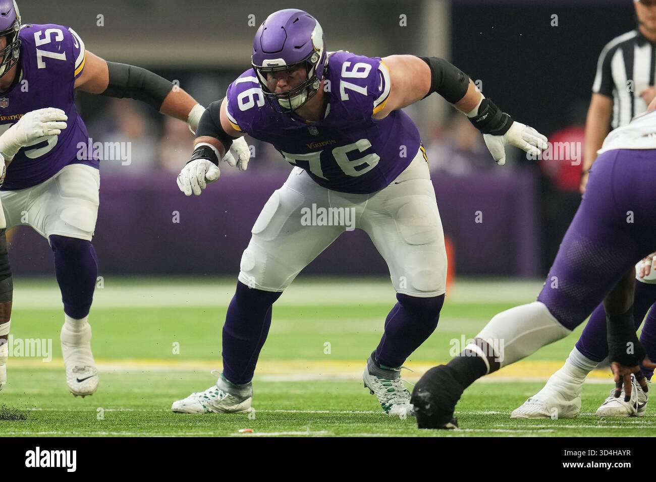 Minnesota Vikings guard Will Fries (76) in action during the first half ...