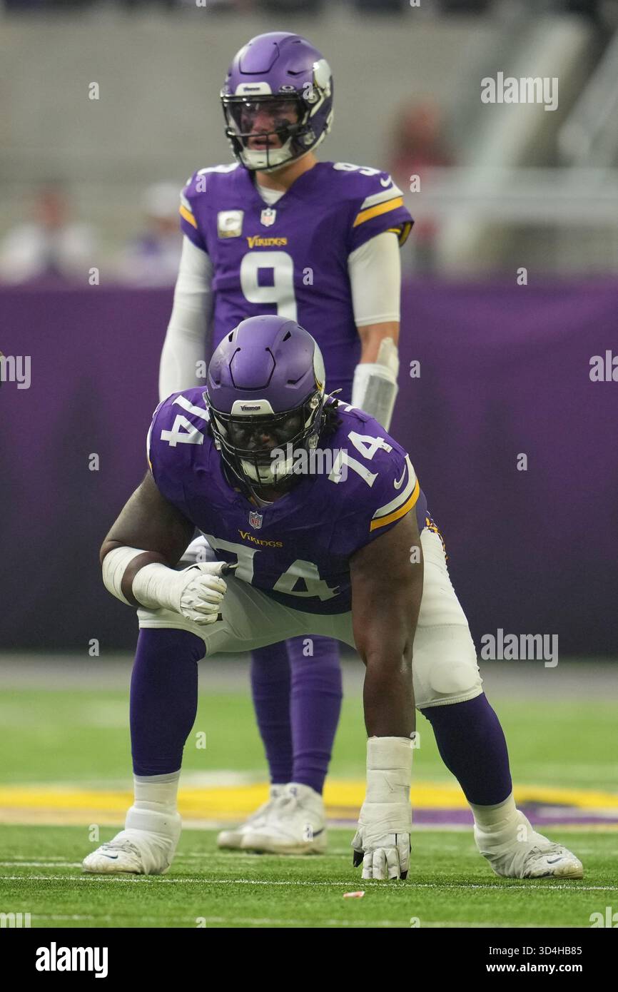 Minnesota Vikings guard Donovan Jackson (74) and quarterback J.J ...
