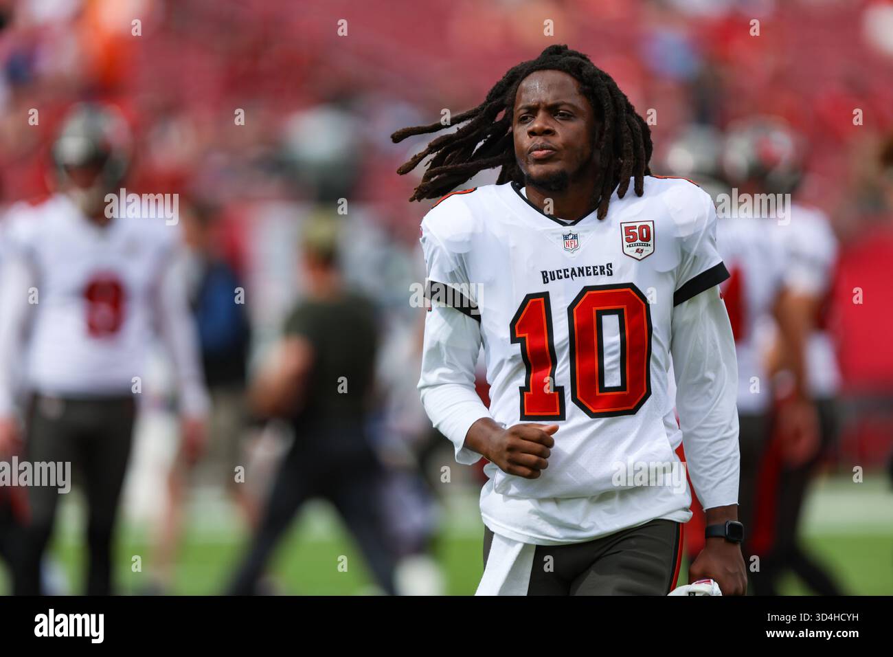 Tampa Bay Buccaneers quarterback Teddy Bridgewater (10) warms up before ...
