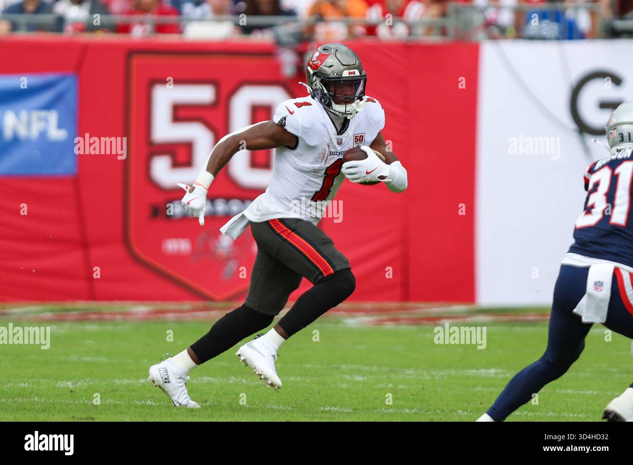 Tampa Bay Buccaneers running back Rachaad White (1) runs the ball ...