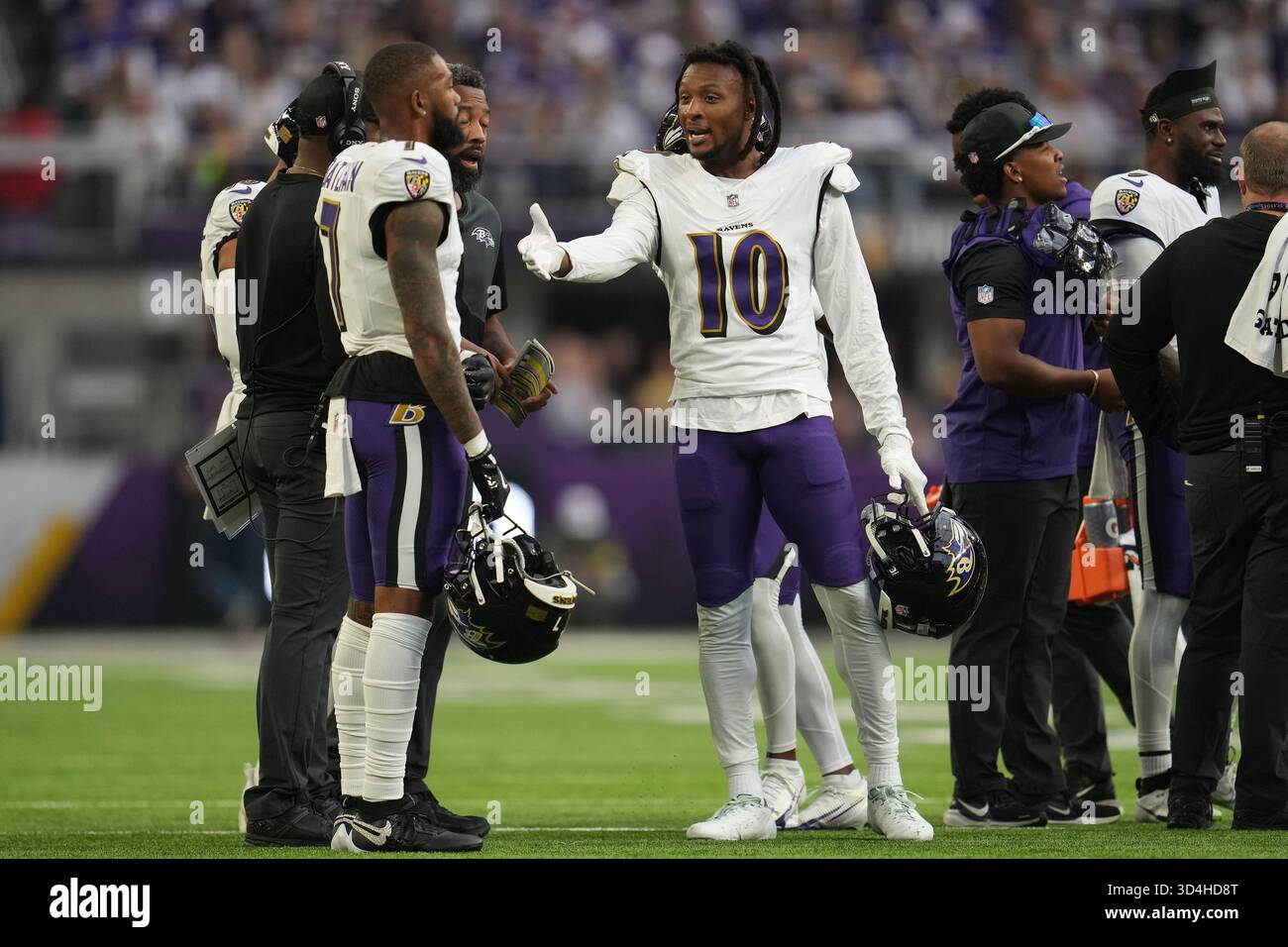 Baltimore Ravens wide receiver Rashod Bateman (7) and wide receiver ...