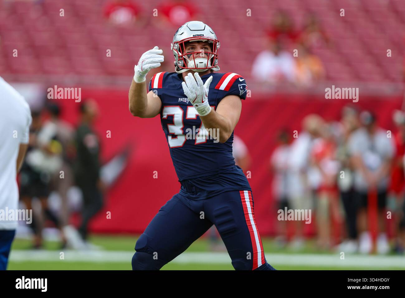 New England Patriots tight end Jack Westover (37) warms up before an ...
