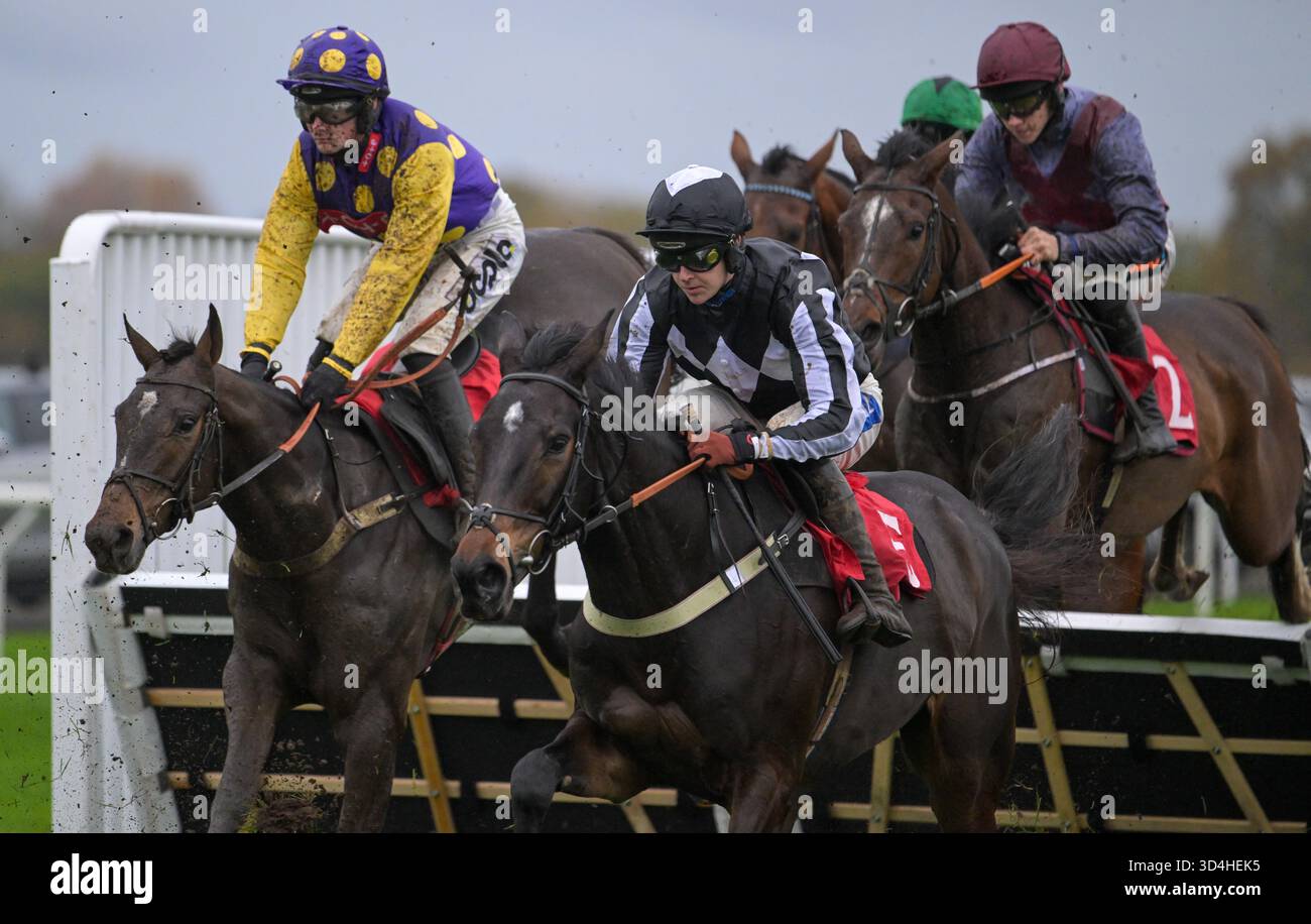 Sunbury on Thames, UK. 10 November, 2025. Kasino Des Motte ridden by ...