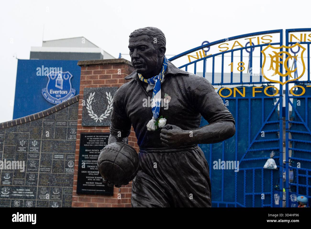 Dixie Dean statue outside Goodison Park with Everton scarf on. Everton ...